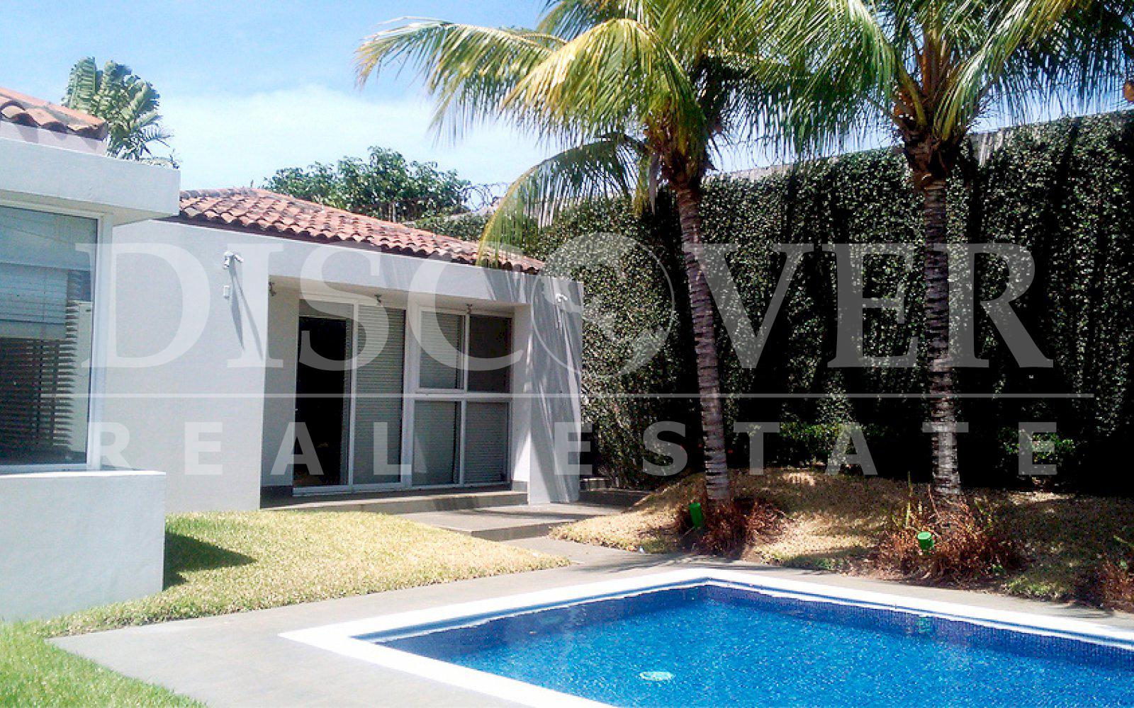 Se Alquila Espectacular Casa en la Estancia de Santo Domingo ID 9747